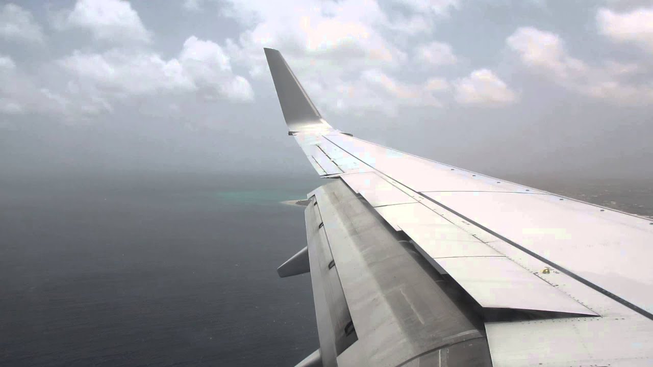 Bumpy landing into AUA in Aruba - YouTube