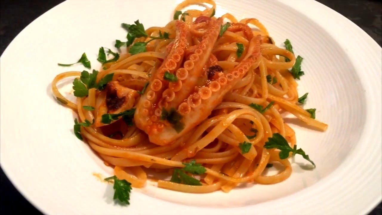 OCTOPUS Spaghetti RECIPE | ITALIAN Food | Seafood Linguine Tomato Sauce ...