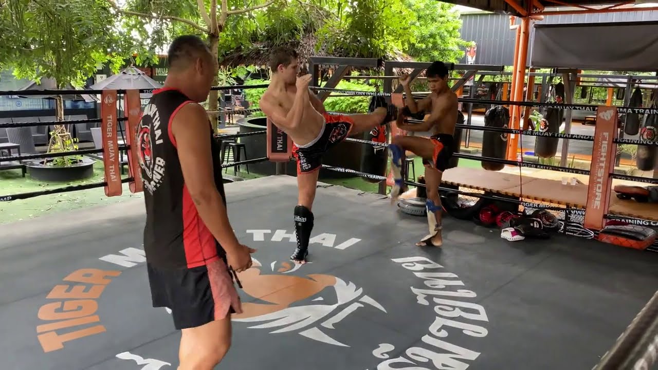 Technical Muay Thai Sparring: Daniel Donchenko vs Sukkasem - YouTube