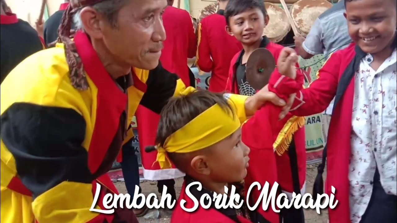 Grup Gordang Sambilan Maga Dolok Di Pasar Maga - YouTube