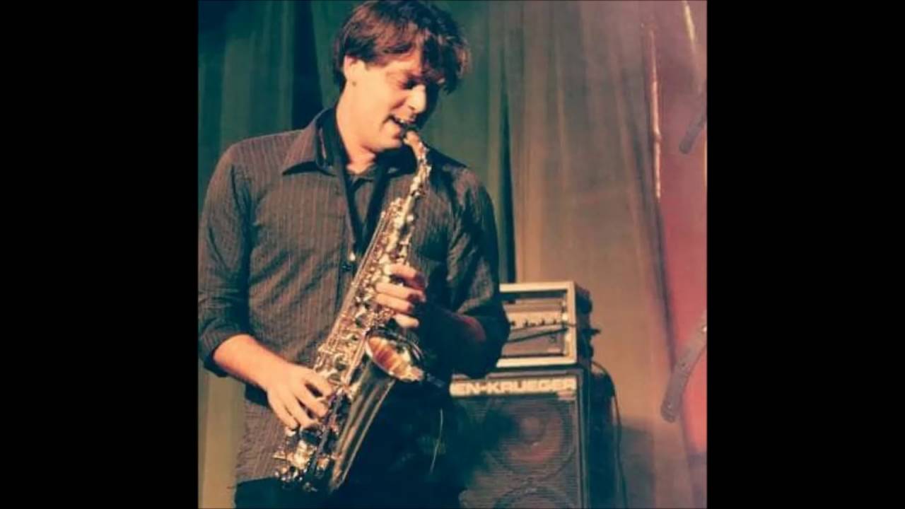 PHILL COLLINS - ANOTHER DAY IN PARADISE - SAXOFONE - YouTube