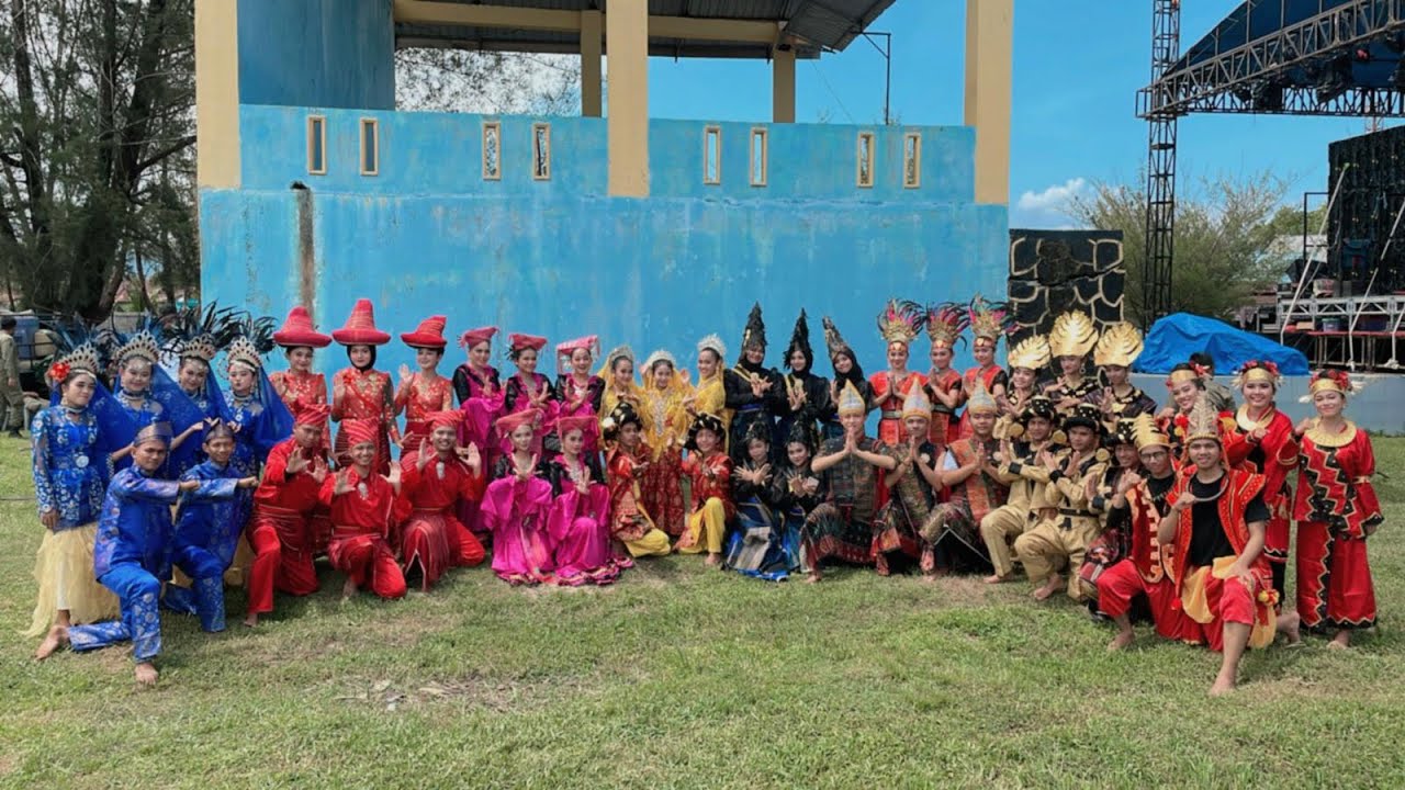 Tari Massal Multi Etnis Nusantara - YouTube