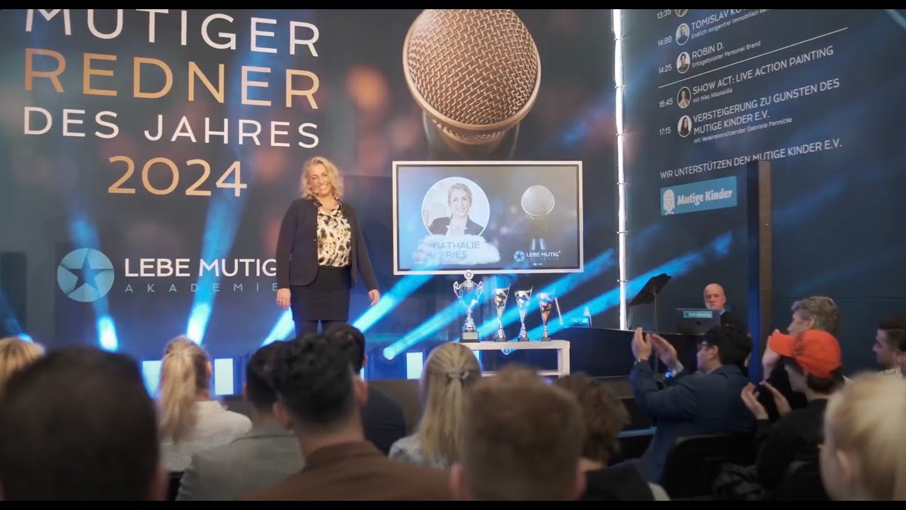 Die "REDE MUTIG"-Bühne beim Founder Summit 2024 - YouTube