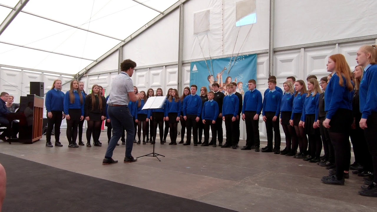 Ystalyfera Bro Dur - 2019 Urdd - Côr S.A.T.B - YouTube