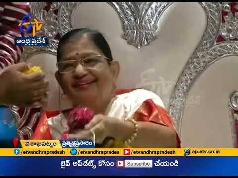 Singer Susila Felicitated in Vizag - YouTube