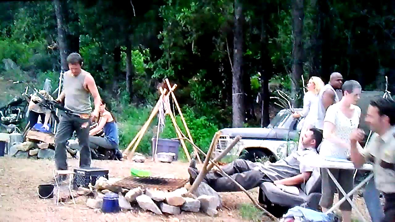 TWD S1: E3 Shane try's to talk rick out of saving Merle Dixon - YouTube