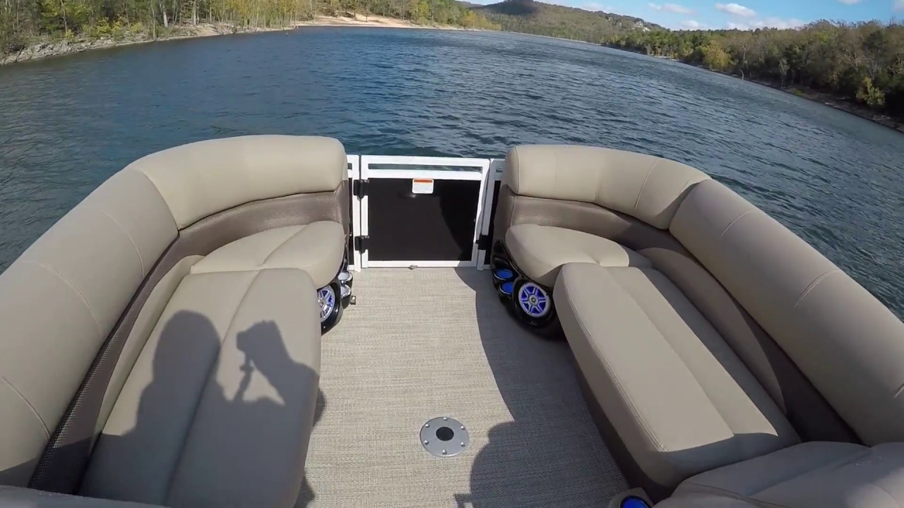 Regency 220 LE3 On The Water video - YouTube