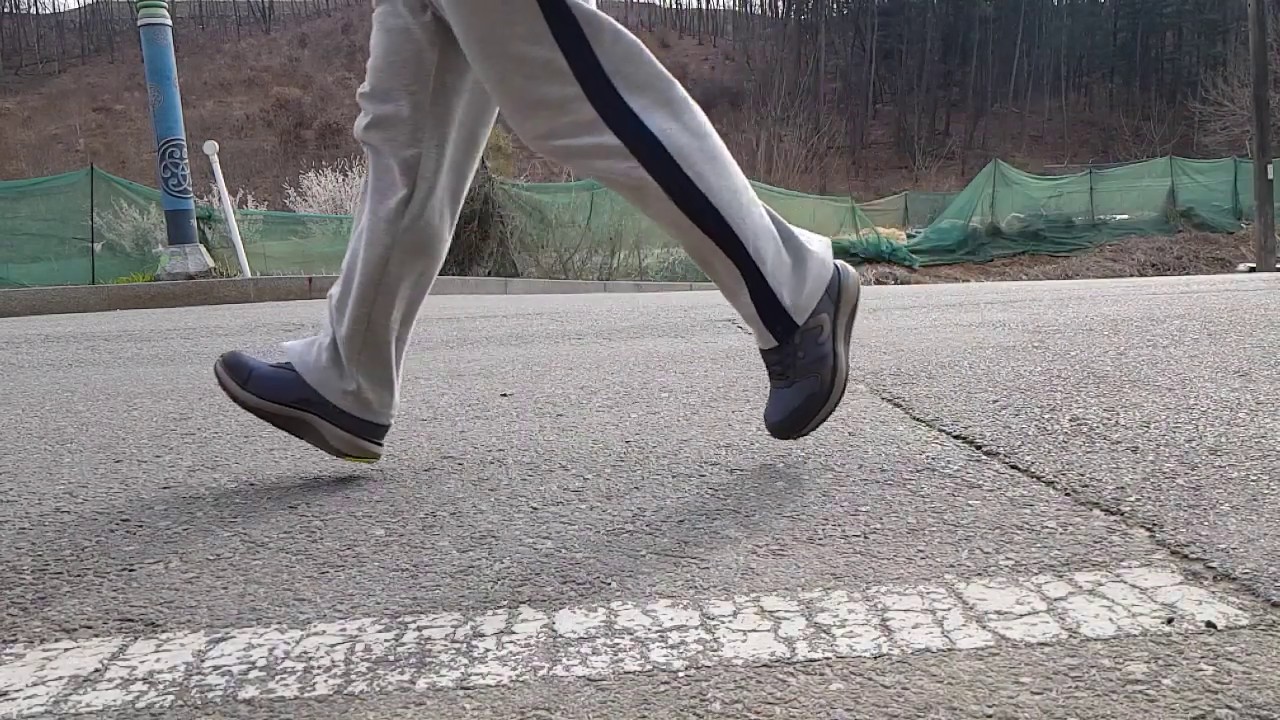 기분조야슈즈 running slow motion - YouTube