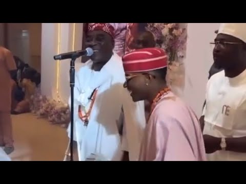WIZKID AND WASIU AYINDE ON STAGE AT HIS MOTHER’S BURIAL CEREMONY IN ...