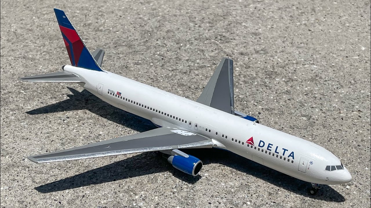 Delta 767-300 1:200 Model Build - YouTube