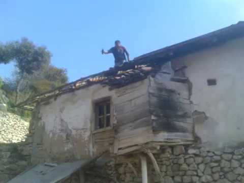 ERBAA YOLDERE KÖYÜ & EREN BOLAT  EV YIKMA 06 MAYIS 2009 YOUTUBE
