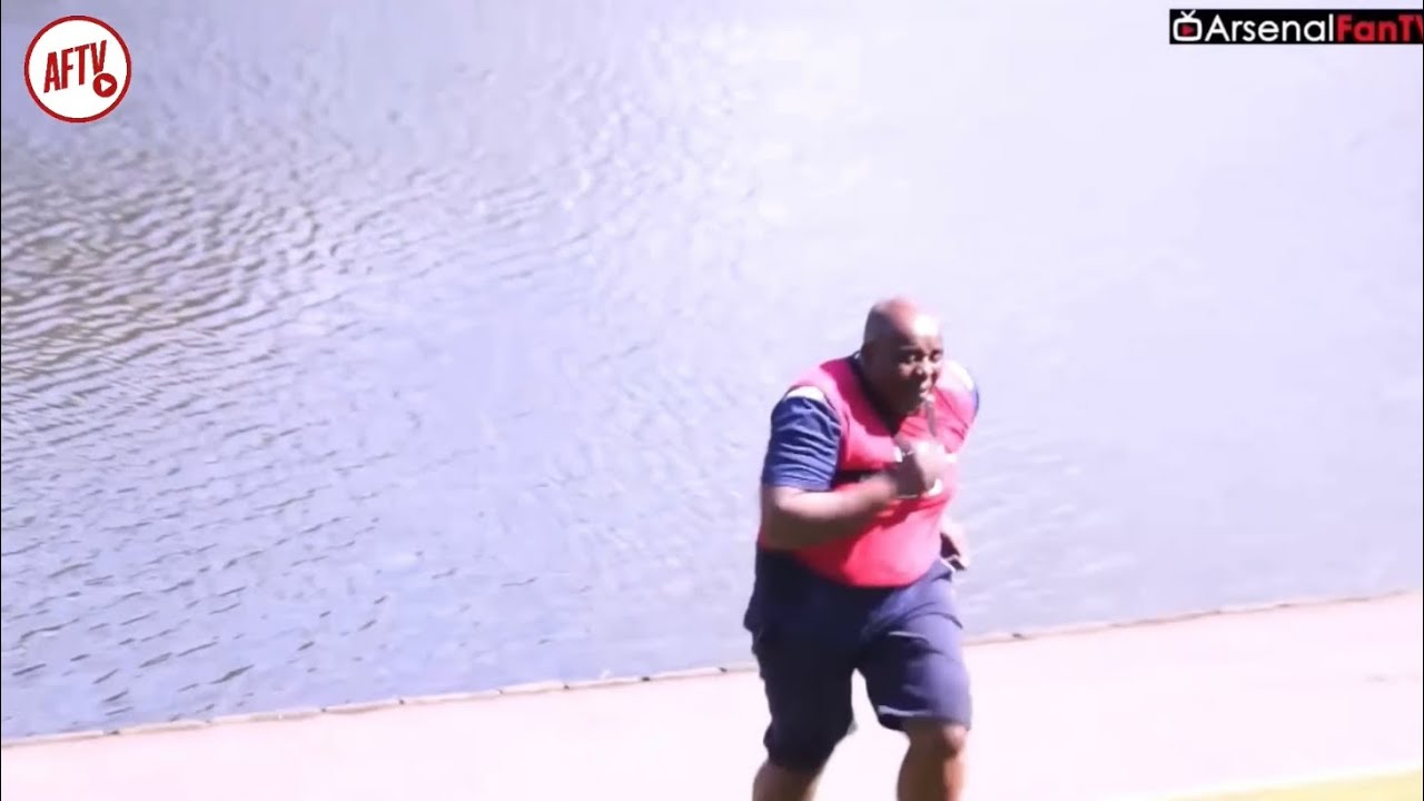 Robbie displays his elite athleticism - YouTube