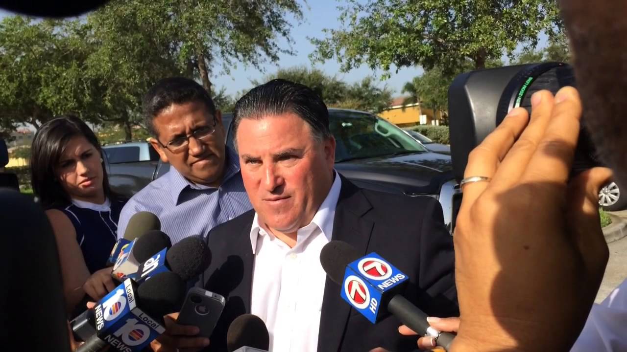 Michael Pizzi fights to regain mayoral seat - YouTube