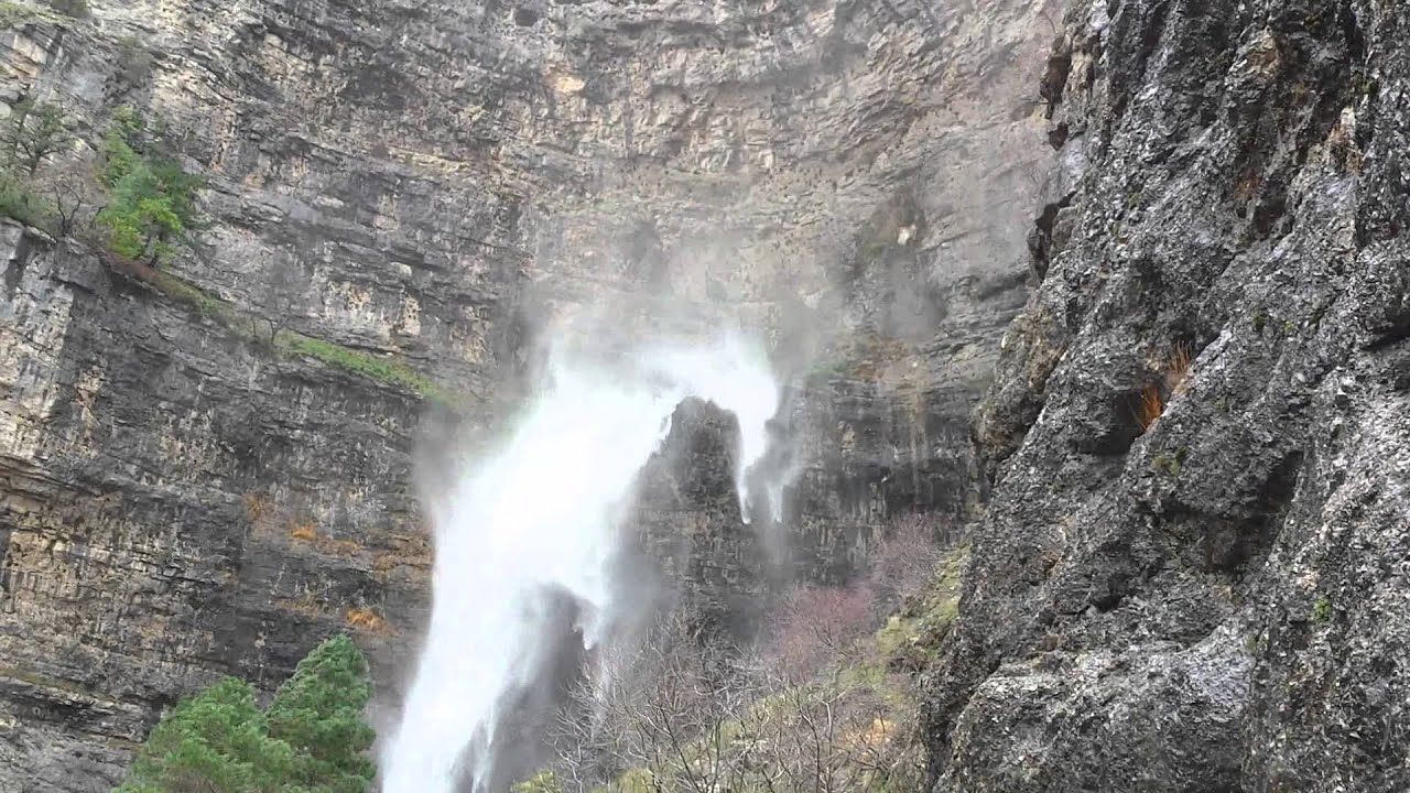 Nacimiento del río mundo - YouTube