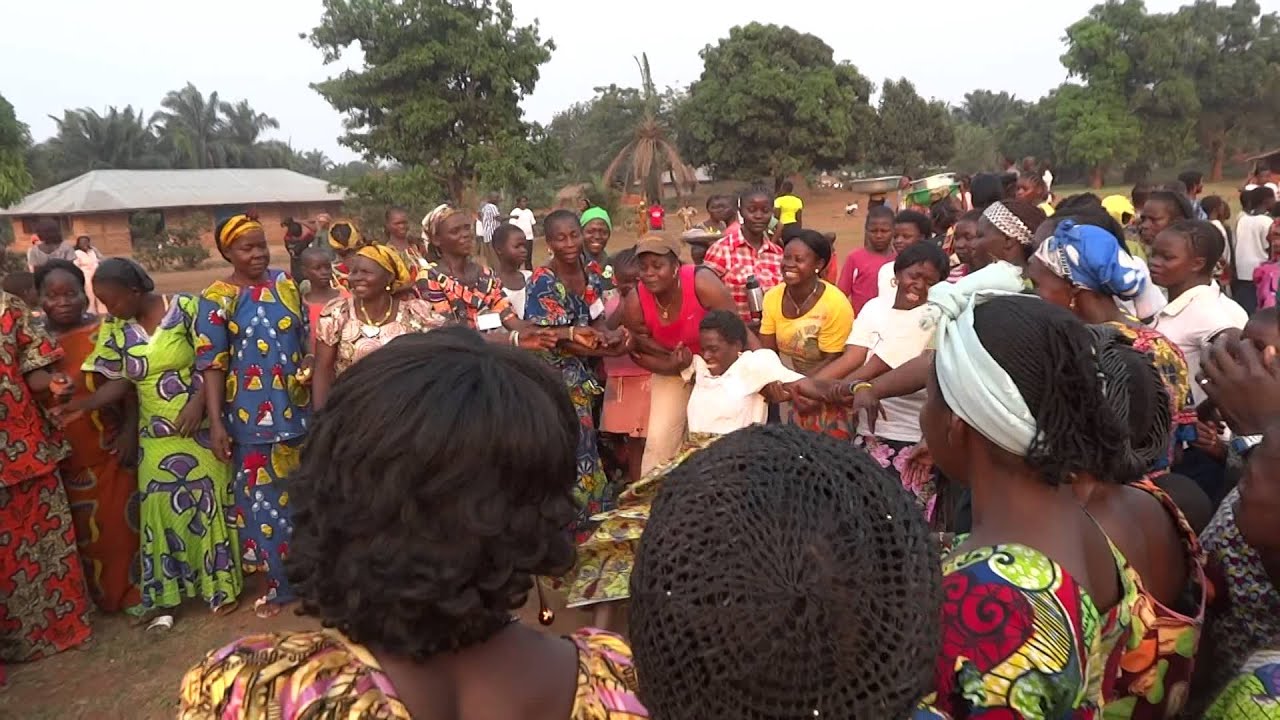 Congolese women dancing and singing in Gemena, Congo Feb 2013 - YouTube