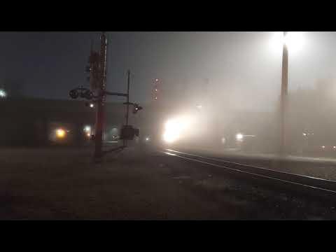 Westbound NS Light Power heads to Portlock Yard. - YouTube
