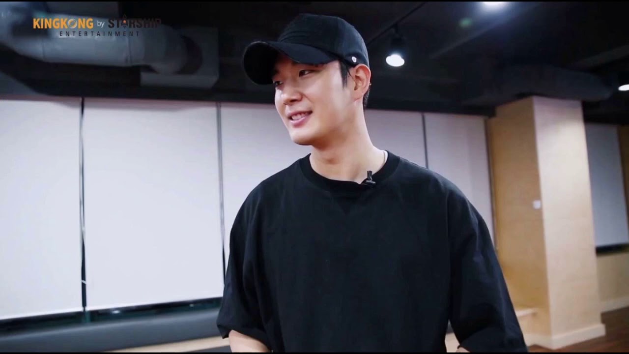 Monsta X Shownu teaching Actor Wonmyeong Shoot Out Choreography - YouTube
