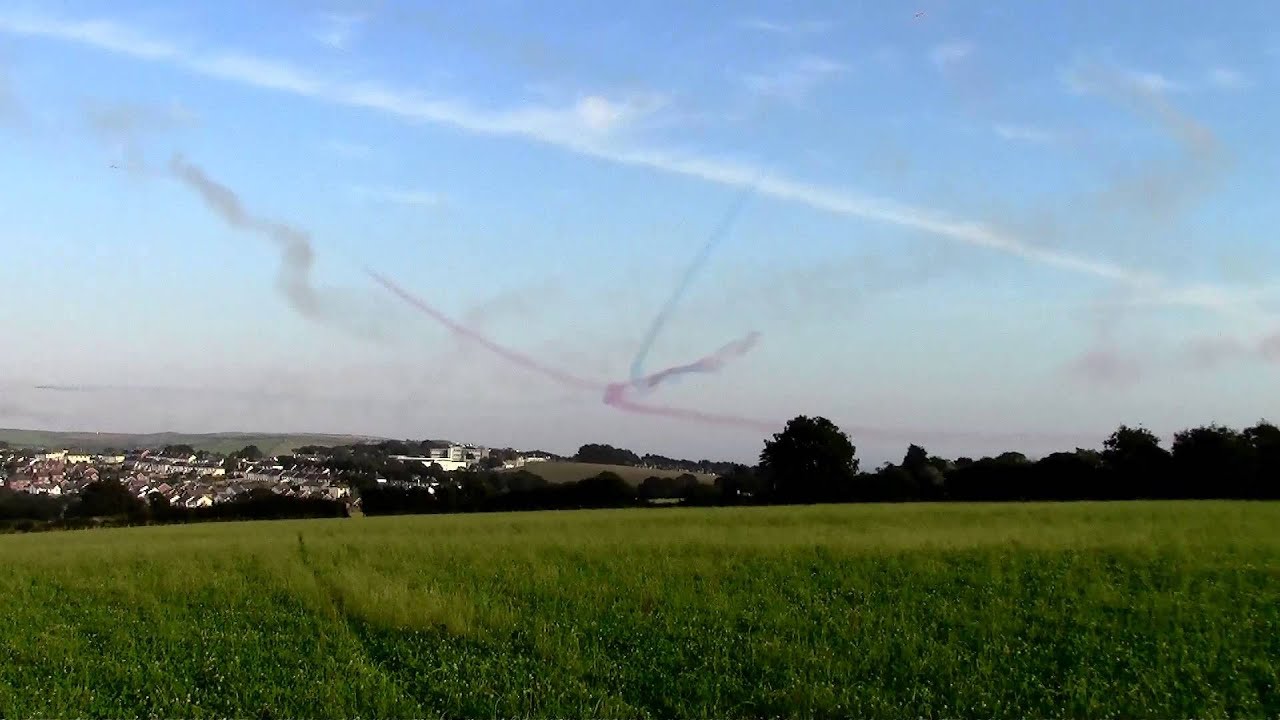 Red Arrows Display, Fowey Royal Regatta 2013 1080p - YouTube