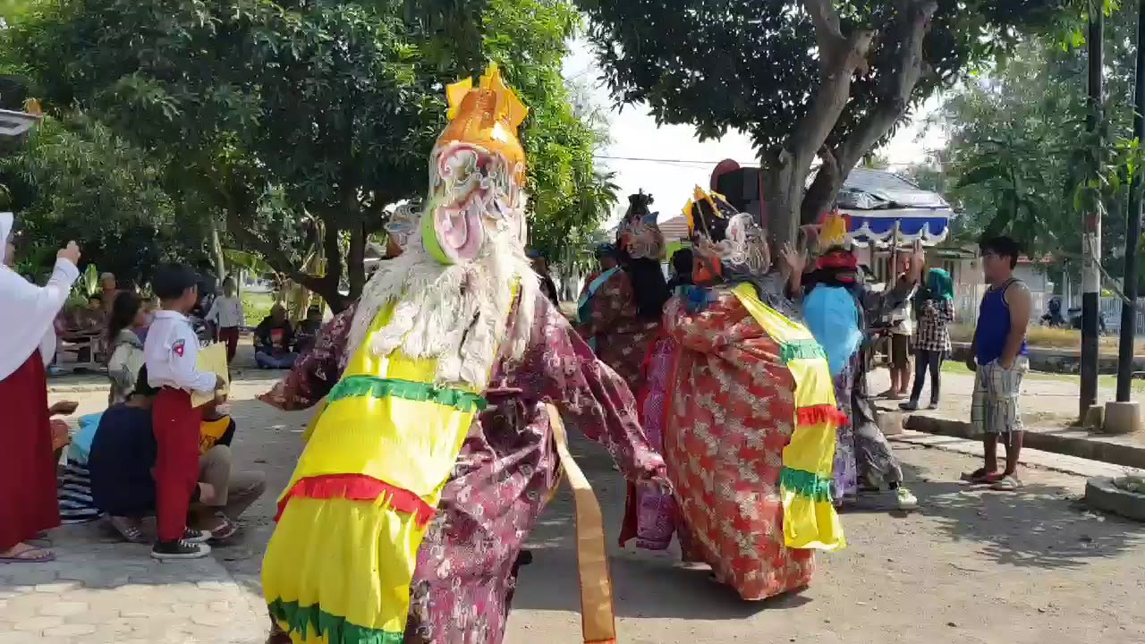 Kesenian | Buta di Indramayu - YouTube