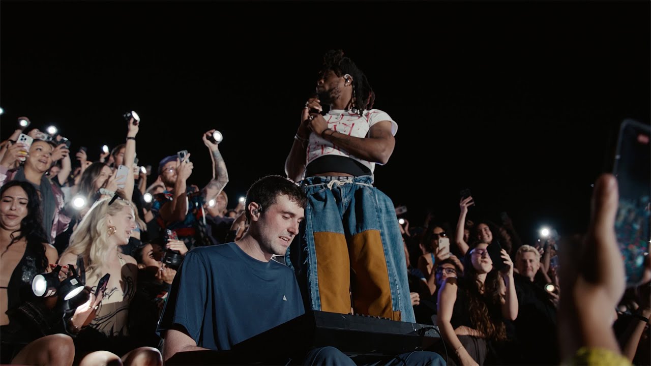 Fred again.. & Obongjayar - adore u (Coliseum, 14th June 2024) - YouTube