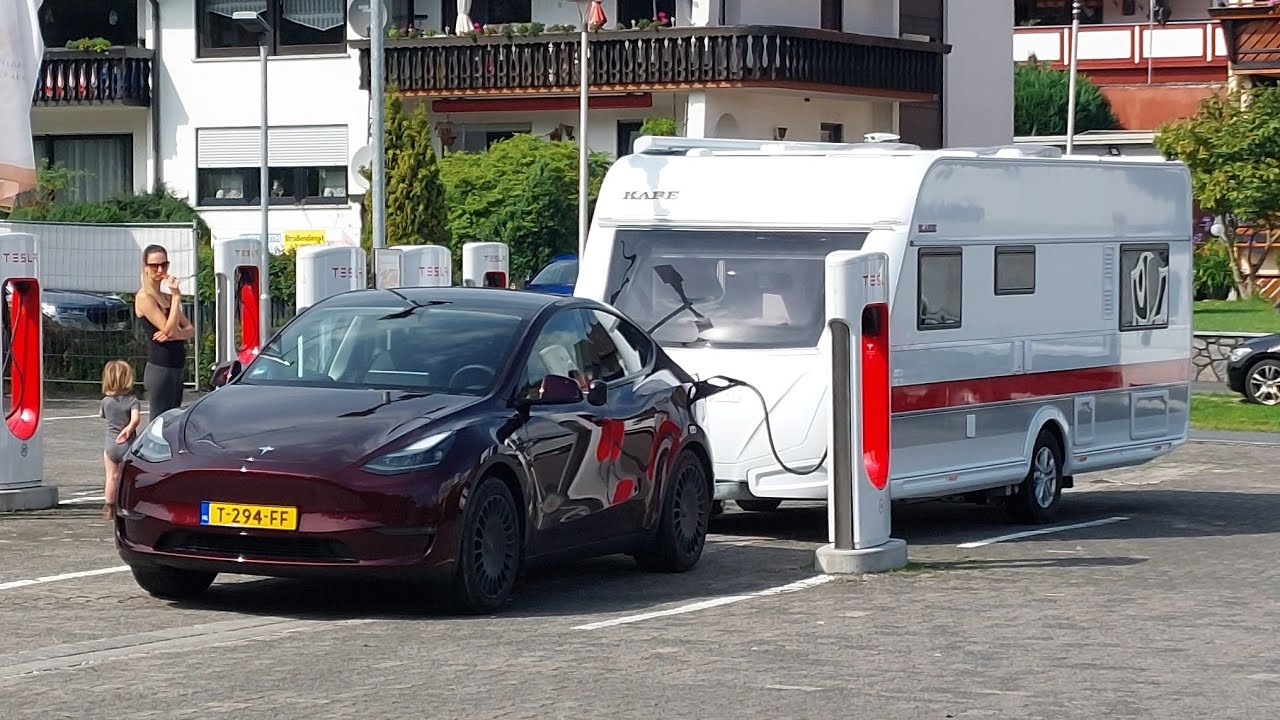 Tesla Caravan - vlog 3: Tesla Model Y LR Midnight Cherry Red + Kabe 560 ...
