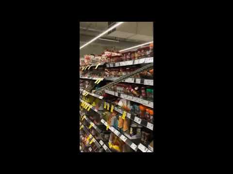 Markette 3 metrelik piton yılanı sürprizi