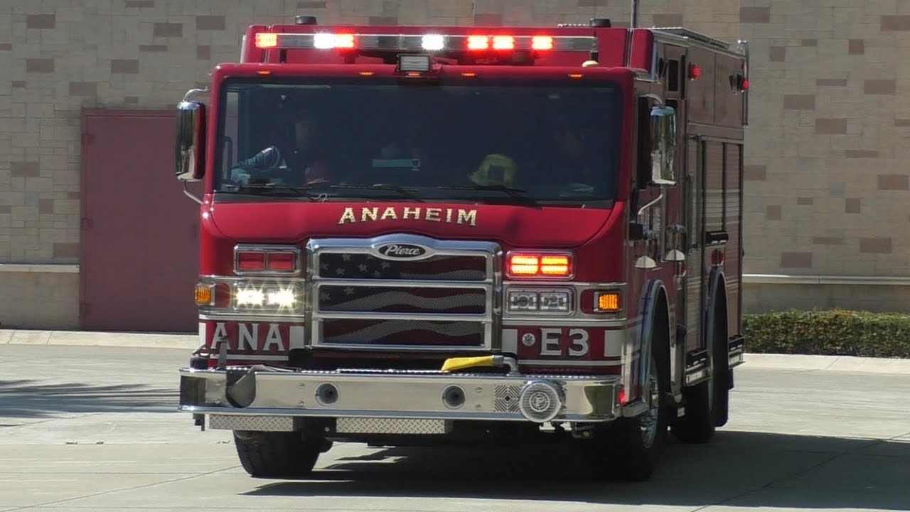 Anaheim Fire Rescue Engine 3 Responding - YouTube