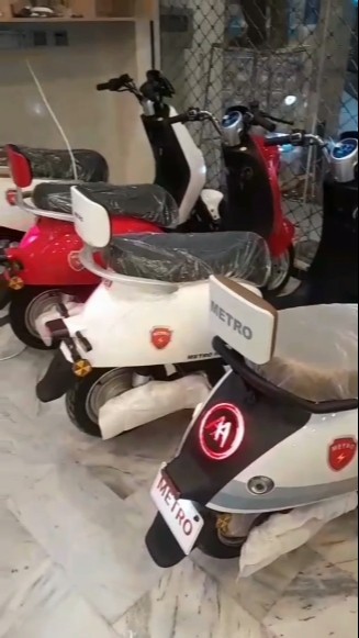 Metro electronic scooter #bicklover #scooter #electronic - YouTube