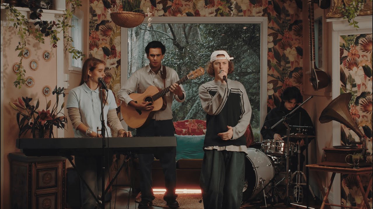 BOTH - Keeping Me Around | Living Room Sessions - YouTube