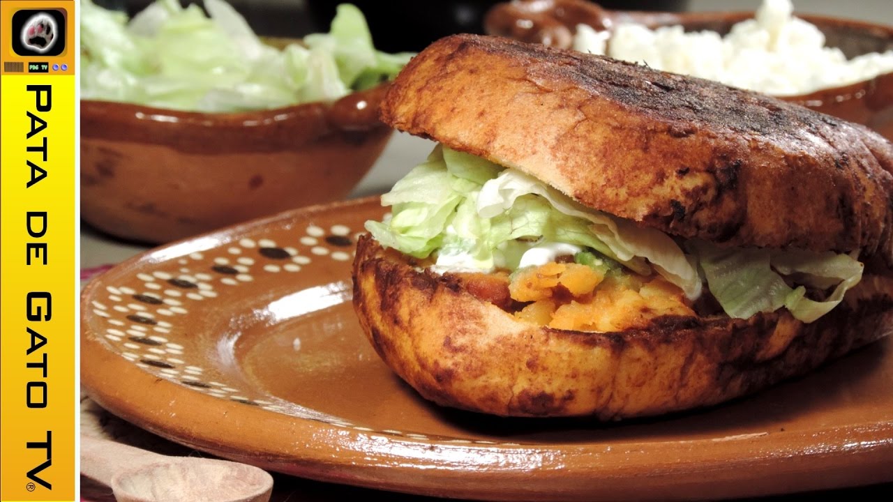 Pambazos de papa y chorizo con su salsa. / How to make pambazo sandwich ...