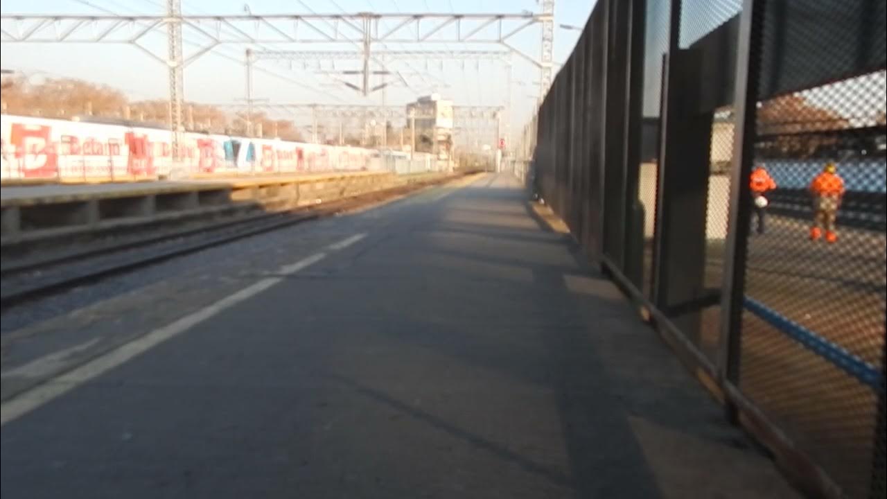 un csr zhuzhou en la estación de Temperley - YouTube