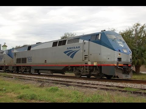 Amtrak train using 2 engines again - YouTube