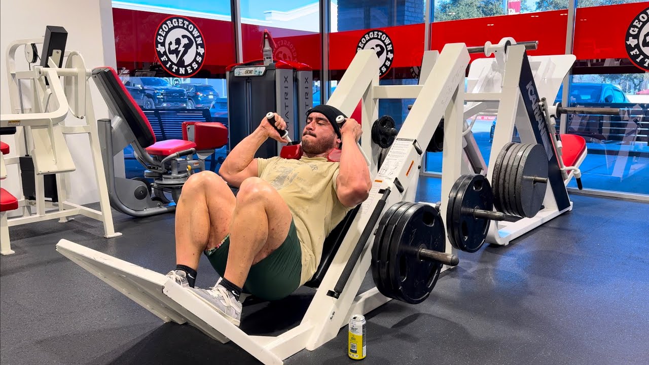I love using hack squat to build my quads - YouTube