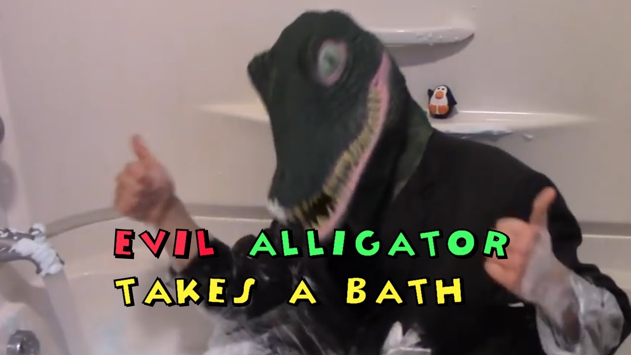 Evil Alligator Takes a Bath - YouTube
