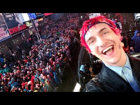 Ninja does floss dance with crowd (Fail) - YouTube