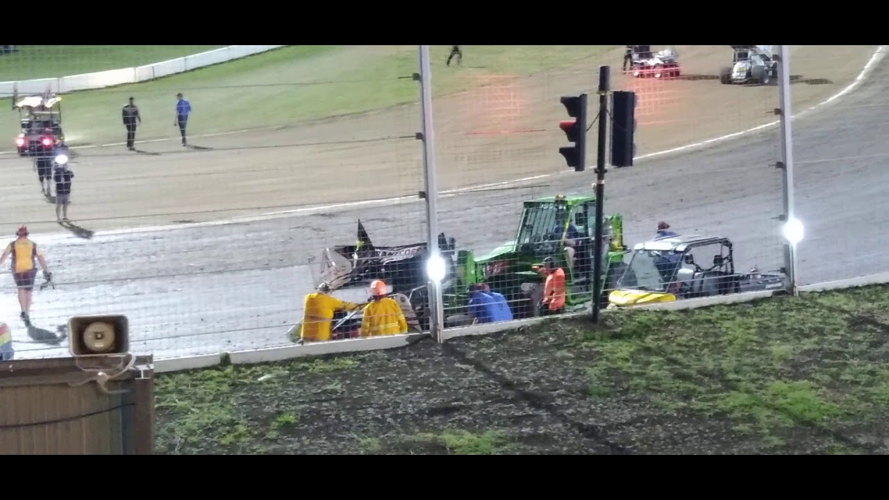 Perth Motorplex race Crash - YouTube