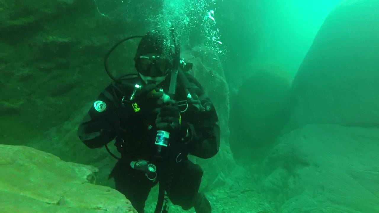 Drinking Beer Underwater - YouTube