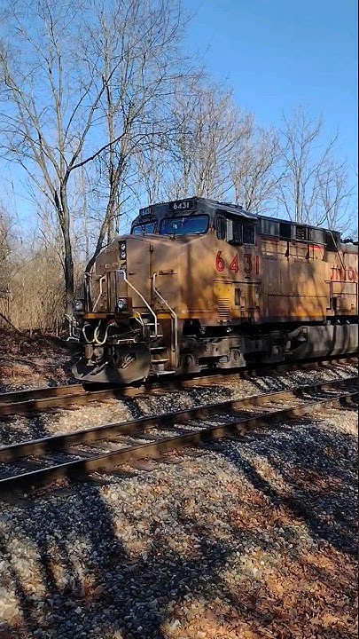 UP 6431 leads with NS and other UP behind. - YouTube