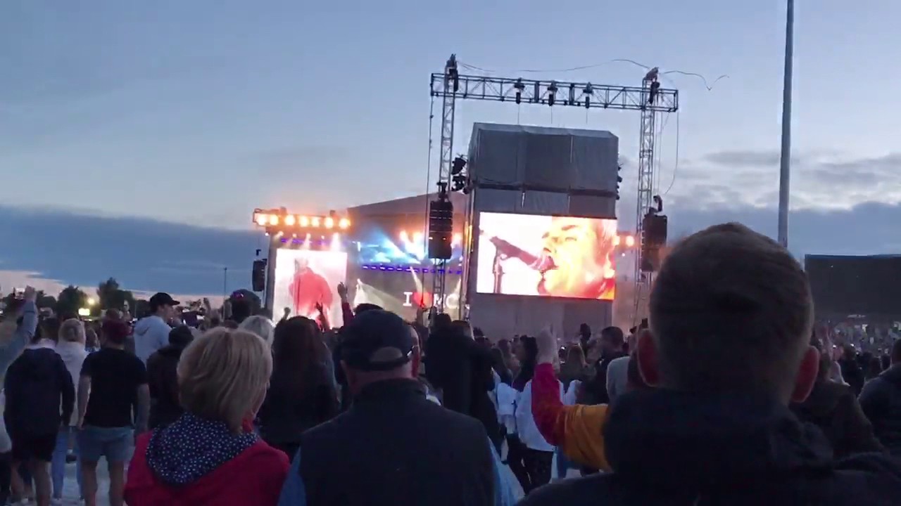 One love concert manchester Liam Gallagher & Chris Martin live forever ...