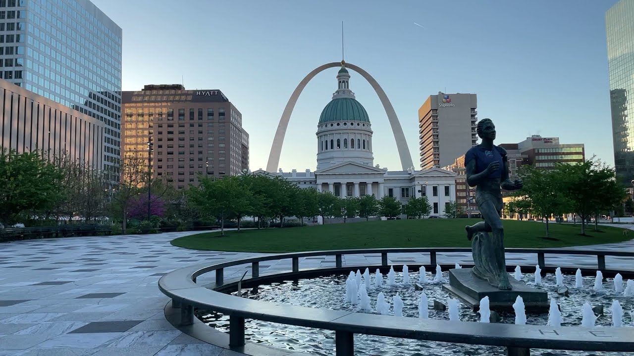 Walking downtown St. Louis - YouTube