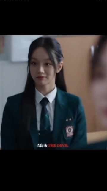 Hyeri smirk 🔥#friendlyrivalry #hyeri #chungsubin #shorts#viralshort ...