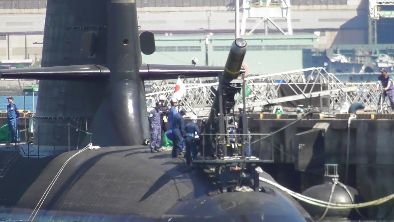 そうりゅう型潜水艦 魚雷搬出 Soryu class Submarine Torpedo 呉地方隊 海上自衛隊 - YouTube