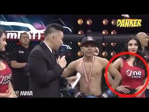 Video detik detik tangan petarung MMA menyentuh payudara wanita seksi