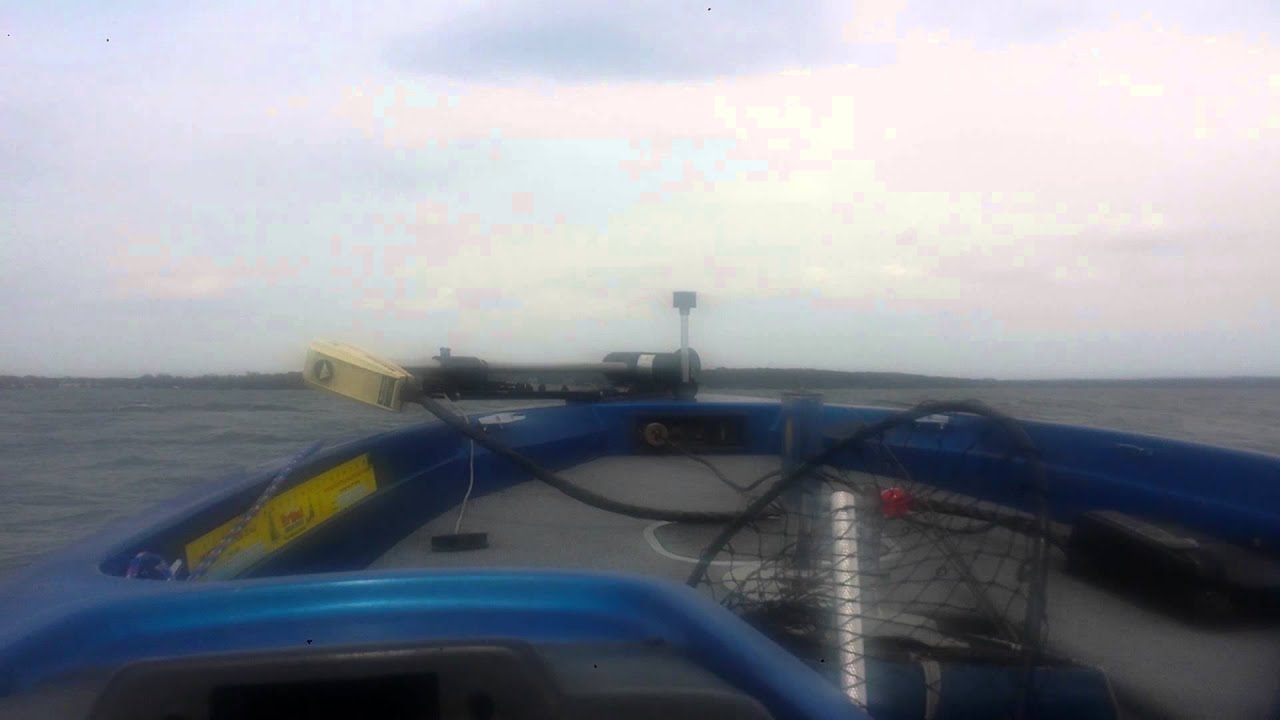 Jumpin' waves in my 1987 Bayliner Trophy Bass boat! - YouTube