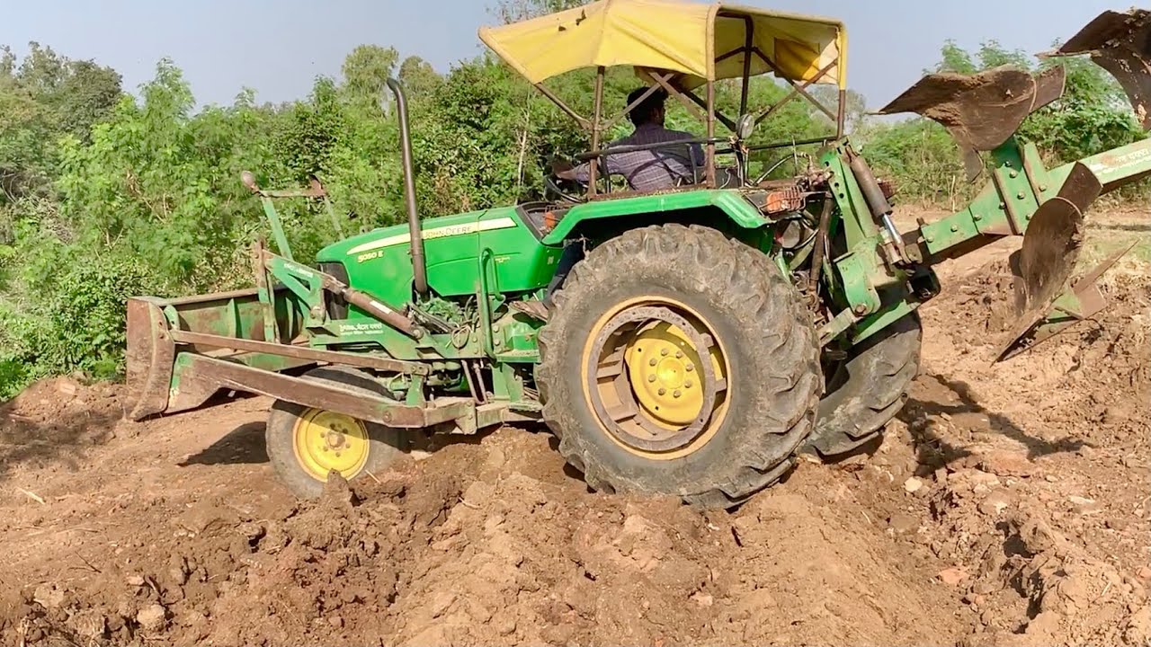 Eicher 242 Tractor working on Grading Machine | John Deere 5050 E with ...