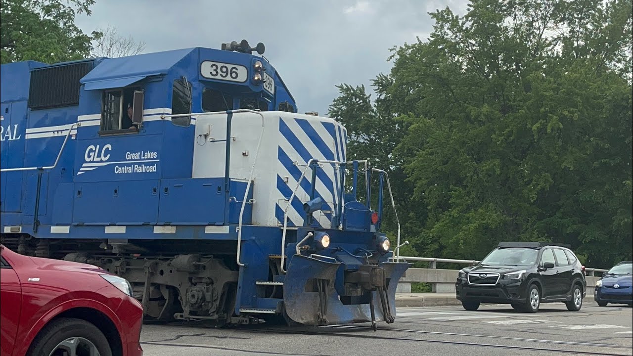 GLC Great Lakes central railroad coming through downtown mount pleasant ...