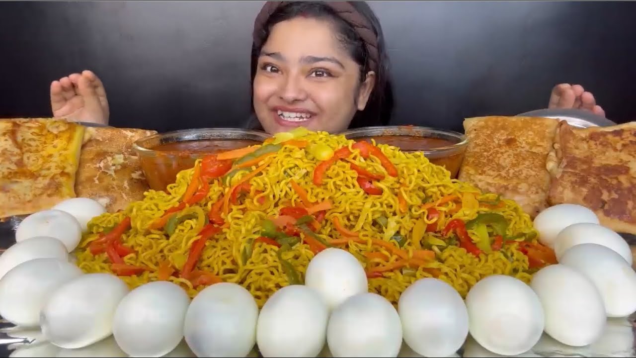 Maddy ASMR egg fried noodles cheesy chicken bread Mukbang bites only ...