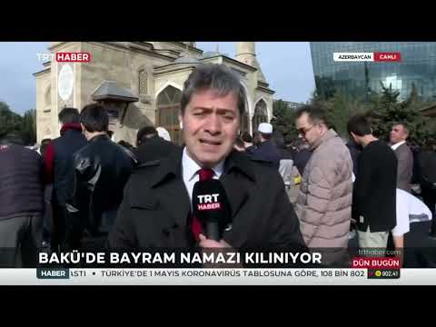BAKÜ'DE BAYRAM NAMAZI KILINIYOR
