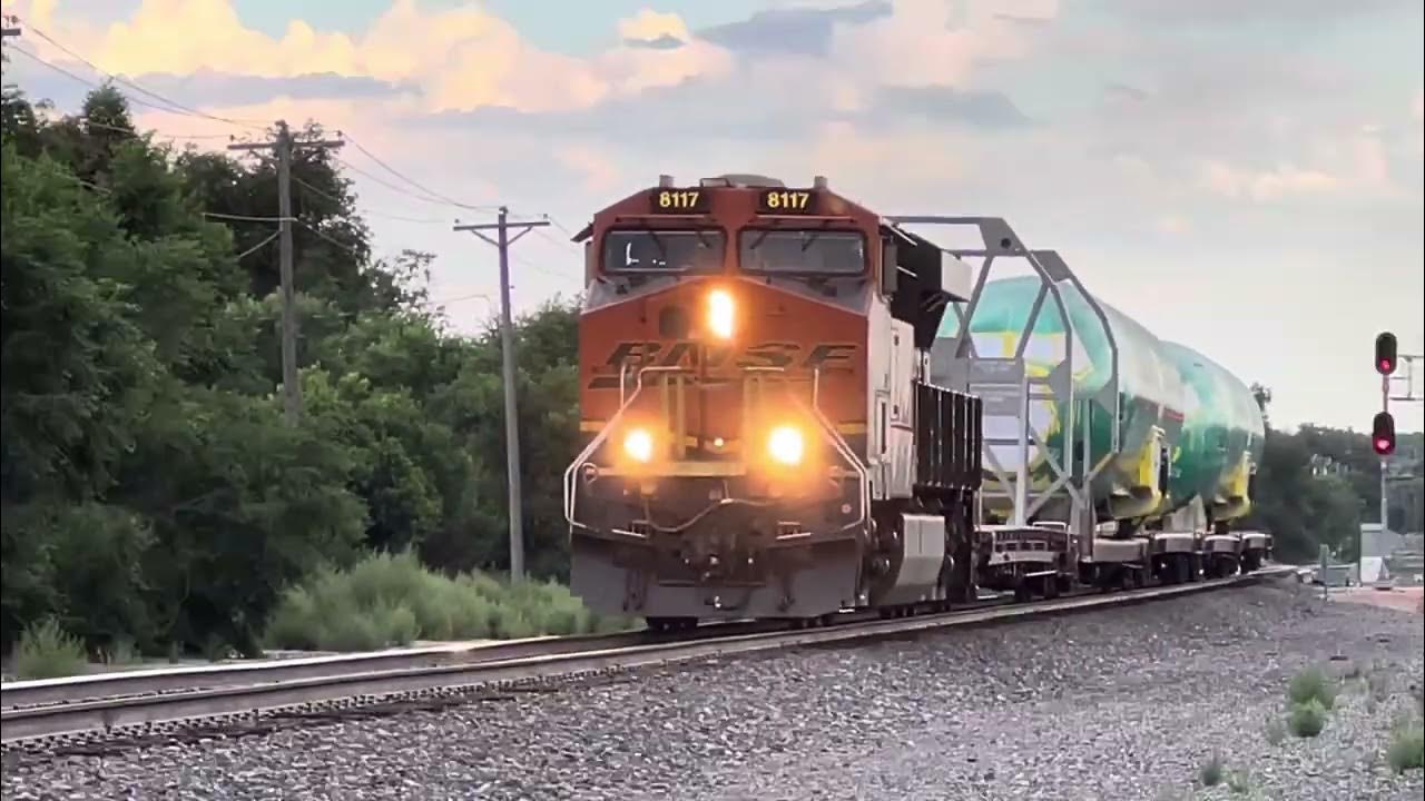 BNSF #8117 Leading & J-NEWINB With Two 737 Boeing Planes Train 8/16/23. - YouTube
