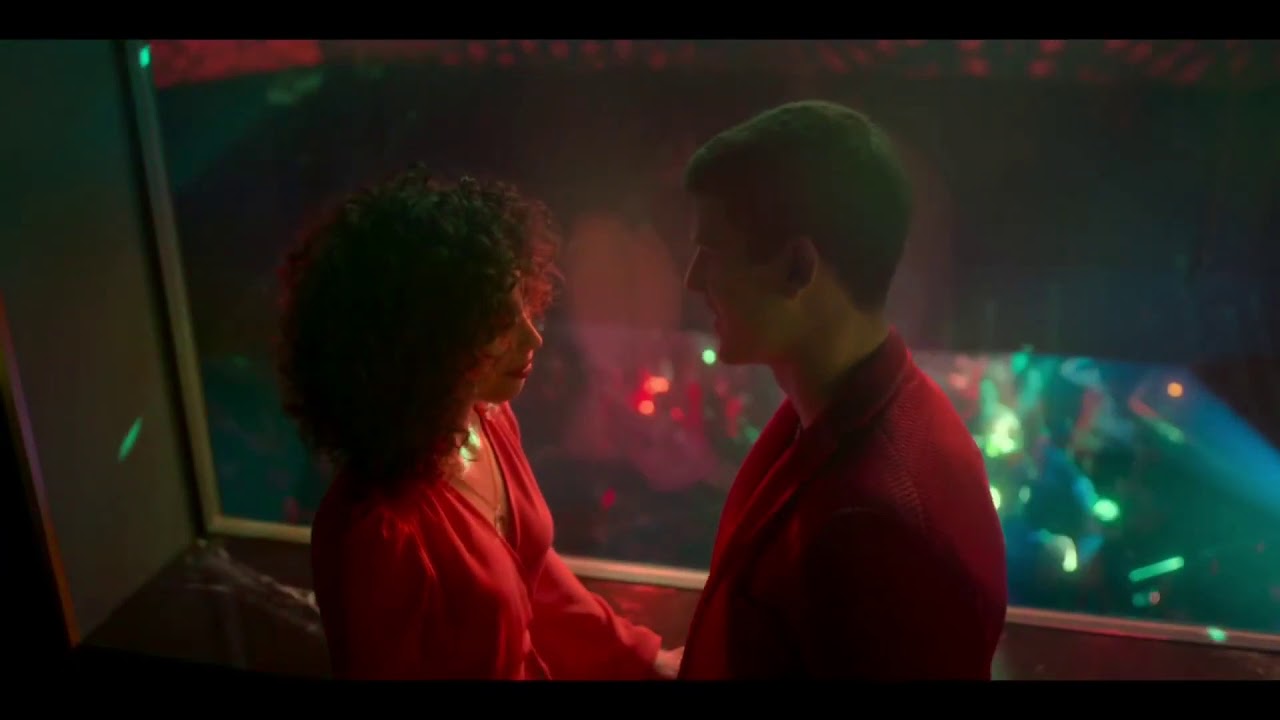 Nadia and Guzman first kiss - Elite 2 - YouTube